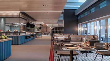 Pequeno-almoço tipo buffet diário (170 HKD por pessoa)