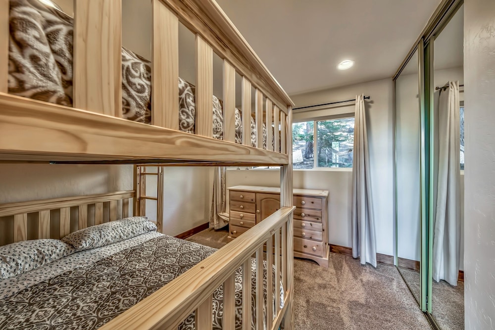 Lake Tahoe Tree House With Panoramic Views Of Lake Tahoe - Zephyr Cove, NV