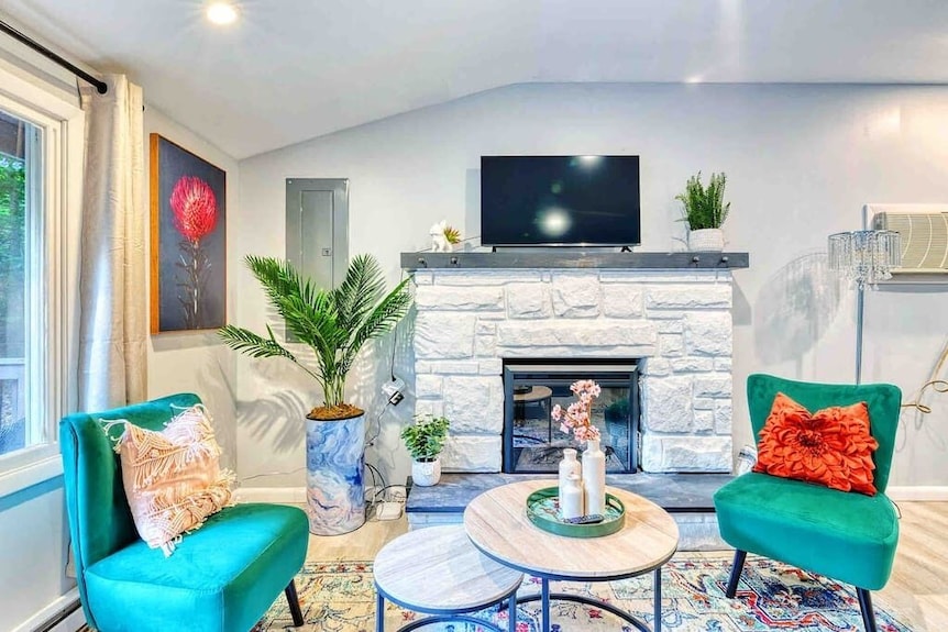 Red Roof Bungalow | Hot Tub Fire Pit Dog Friendly - Pennsylvania