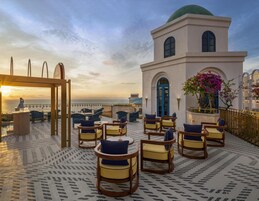 3 restaurantes, é servido café da manhã