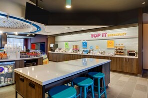 Café da manhã com buffet grátis todos os dias