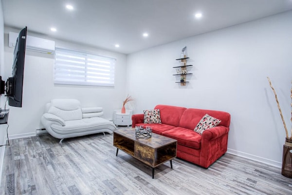 Lovely 1br Condo With Free Parking, Laundry - Montreal
