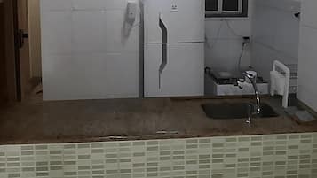 Estúdio | Cozinha privada | Geladeira, micro-ondas, fogão, cafeteira/chaleira