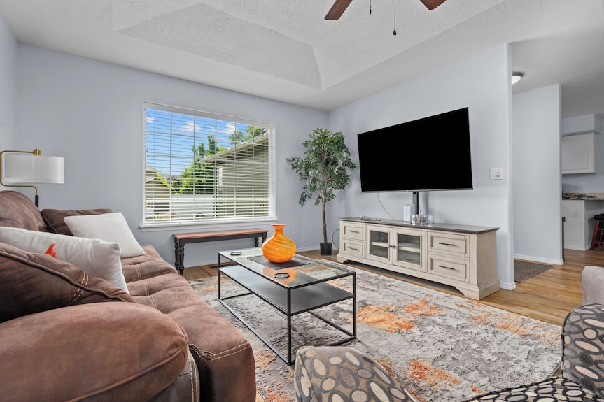 Inviting 2br Half-plex-equipped Kitchen & Garage - 세일럼