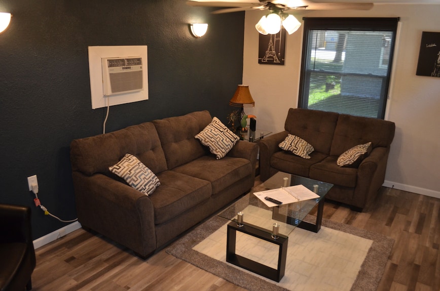 Delightful 1-bedroom Tiny Home In Quiet Area - Sioux City, IA