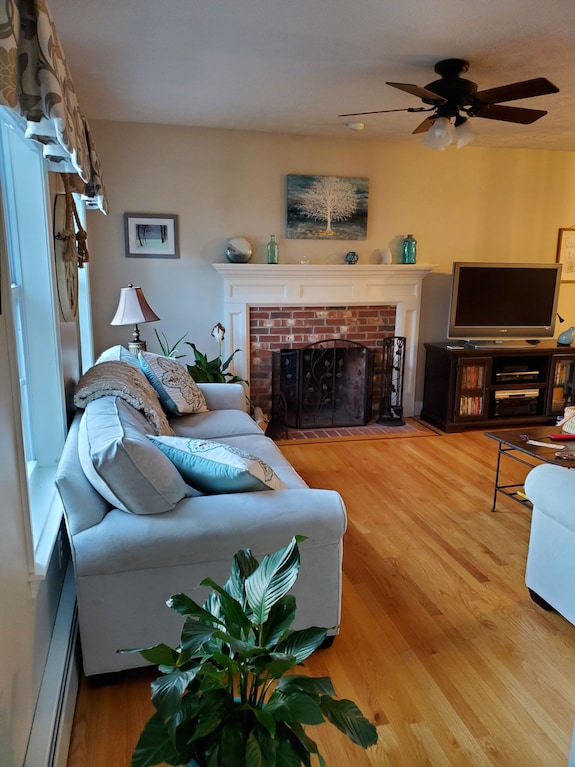 Clean, Spacious House In Quiet Area Close To Highway Access - Hudson, MA