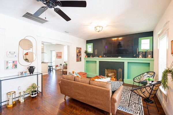 Lush 3-bedroom Villa With Pool - Tampa, FL