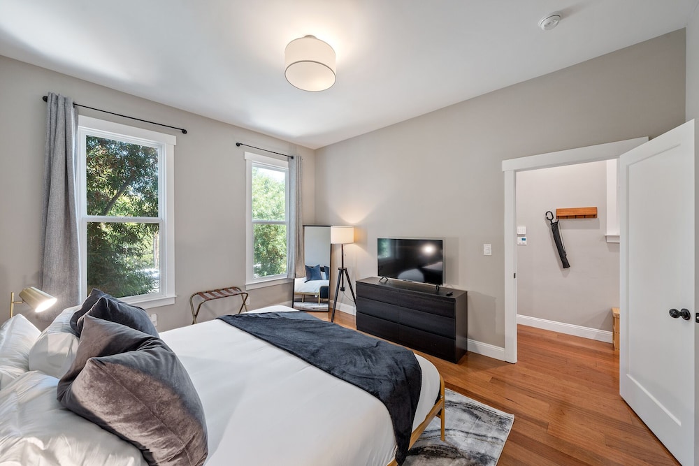 / Luxury Modern Home In Oakland With Ac & Wfh / - Berkeley, CA