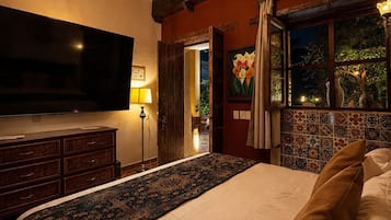 Suite Superior, vista para o jardim | Edredões de penas, camas de colchão pillowtop, minibar, secretária