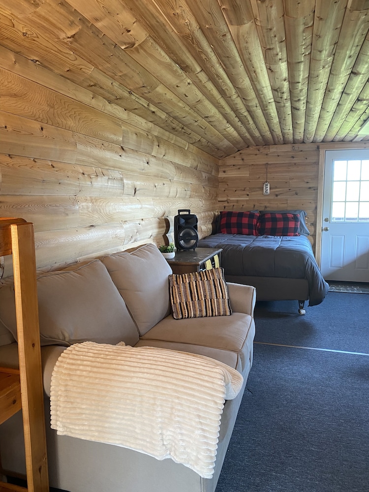 Cozy Little Cabin Sleeps 4 - Maine