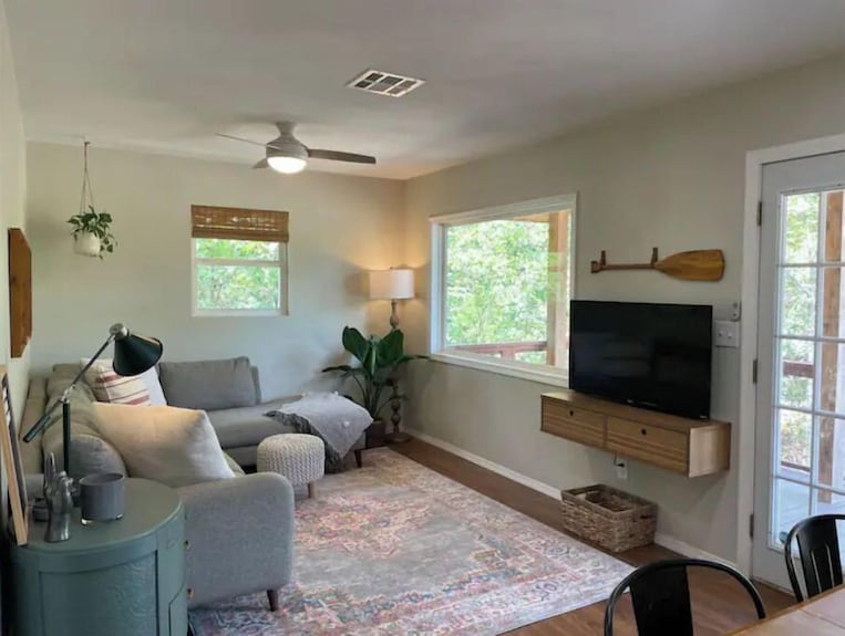 The Little Lake Shack- Pet Friendly Treehouse Cabin - Keys, OK