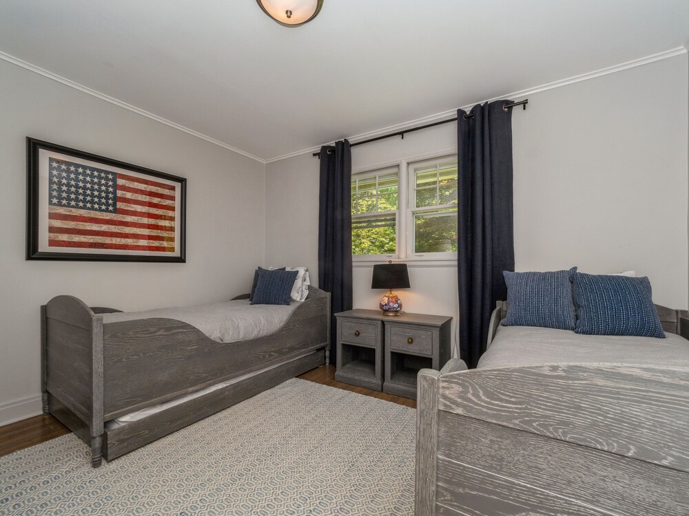 Two Bedroom Cottage Close To Town - Kent, CT