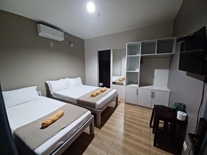 Quarto casal ou duplo básico | Escrivaninha, ferros/tábuas de passar roupa, Wi-Fi de cortesia