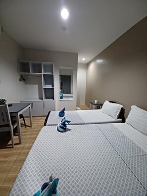 Quarto casal ou duplo básico | Escrivaninha, ferros/tábuas de passar roupa, Wi-Fi de cortesia