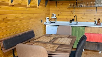 Bungalow, piscina privativa, vista para a montanha | Cozinha privada | Minifrigorífico, uma cadeira de bebé