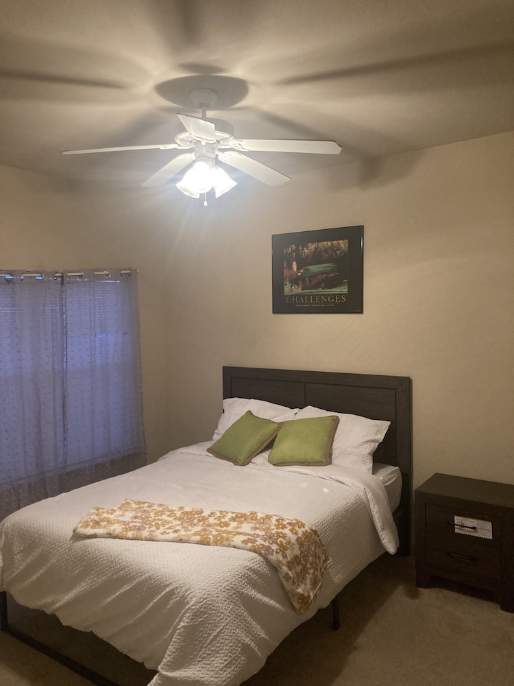A Beautiful Sunny Quiet & Comfy 1 Bedroom Apartment - Pearland, TX