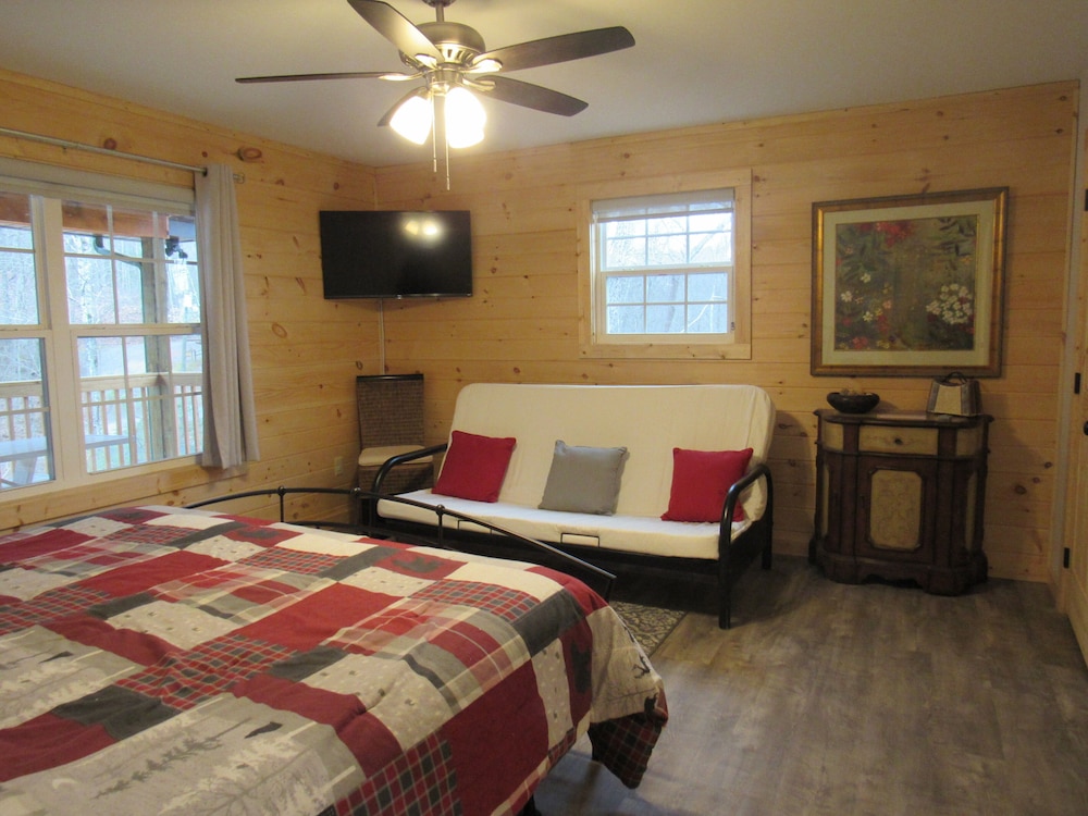 Charming 2/2 Cabin With Indoor Fireplace - Gatlinburg, TN