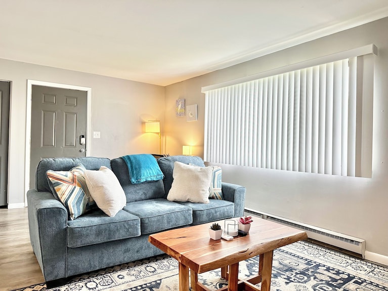 Comfy Beds/fast Wifi/getaway/free Parking/raging Waves Water Park - Aurora, IL