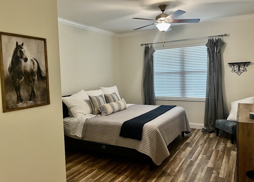 Modern & Comfy, Winter Is Here, Near Cade's Cove In Townsend, The Peaceful Side! - Townsend, TN