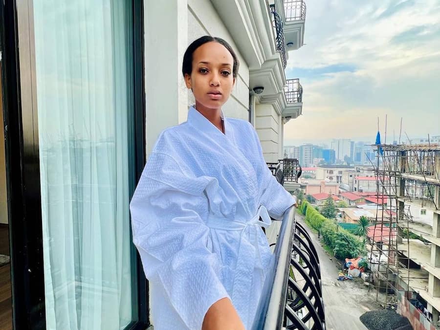 Quarto casal luxo, 1 cama King | Frigobar, cofres nos quartos, escrivaninha, Wi-Fi de cortesia