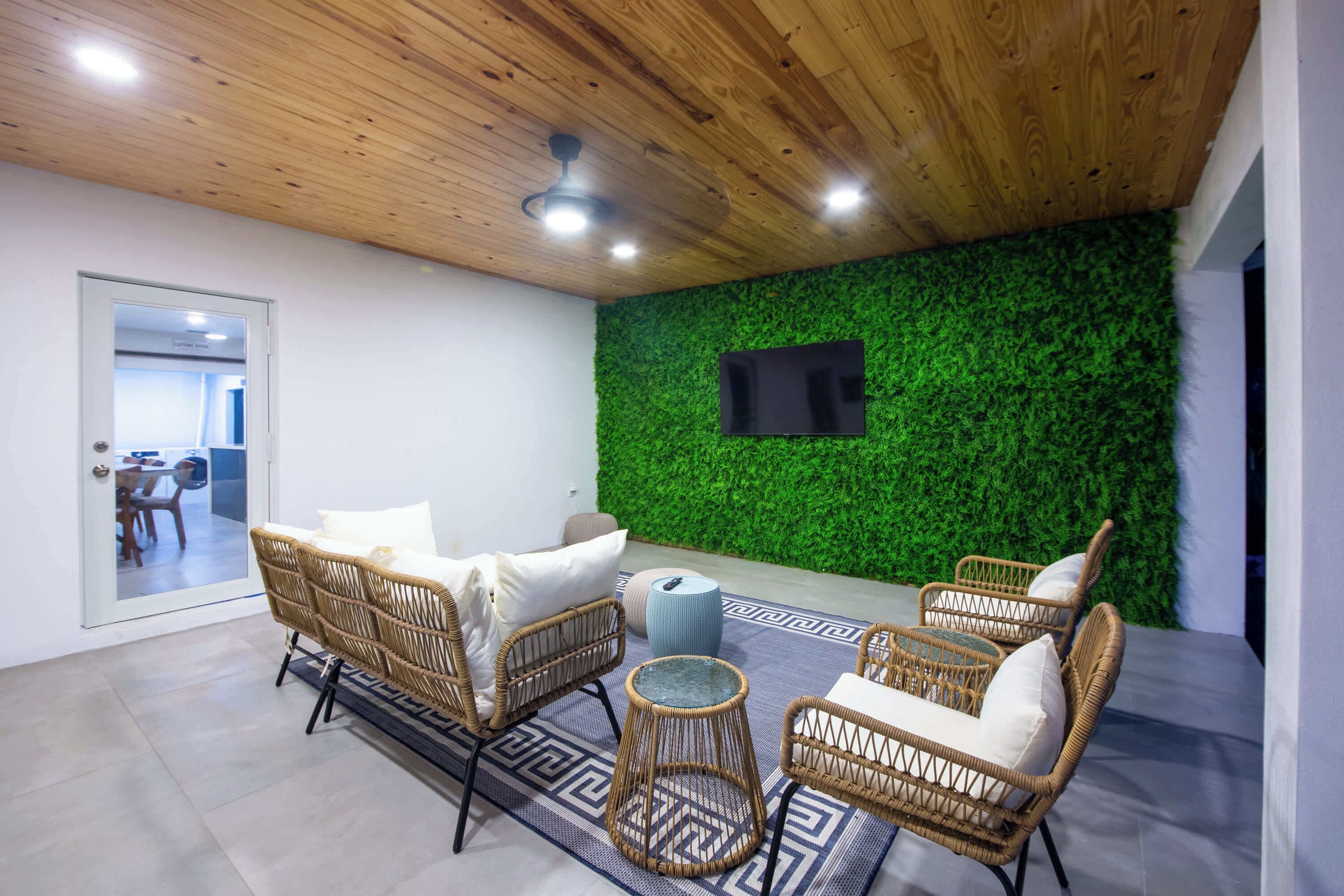 Moroccan Style Villa With Resort Pool & Cabana - Miramar, FL