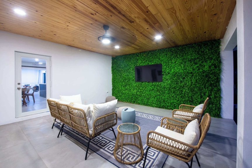 Moroccan Style Villa With Resort Pool & Cabana - Miramar, FL