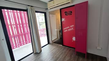 Quarto Duplo, 1 cama king-size, não fumadores, casa de banho privativa | Casa de banho | Um polibã, um bidé, toalhas fornecidas, champô