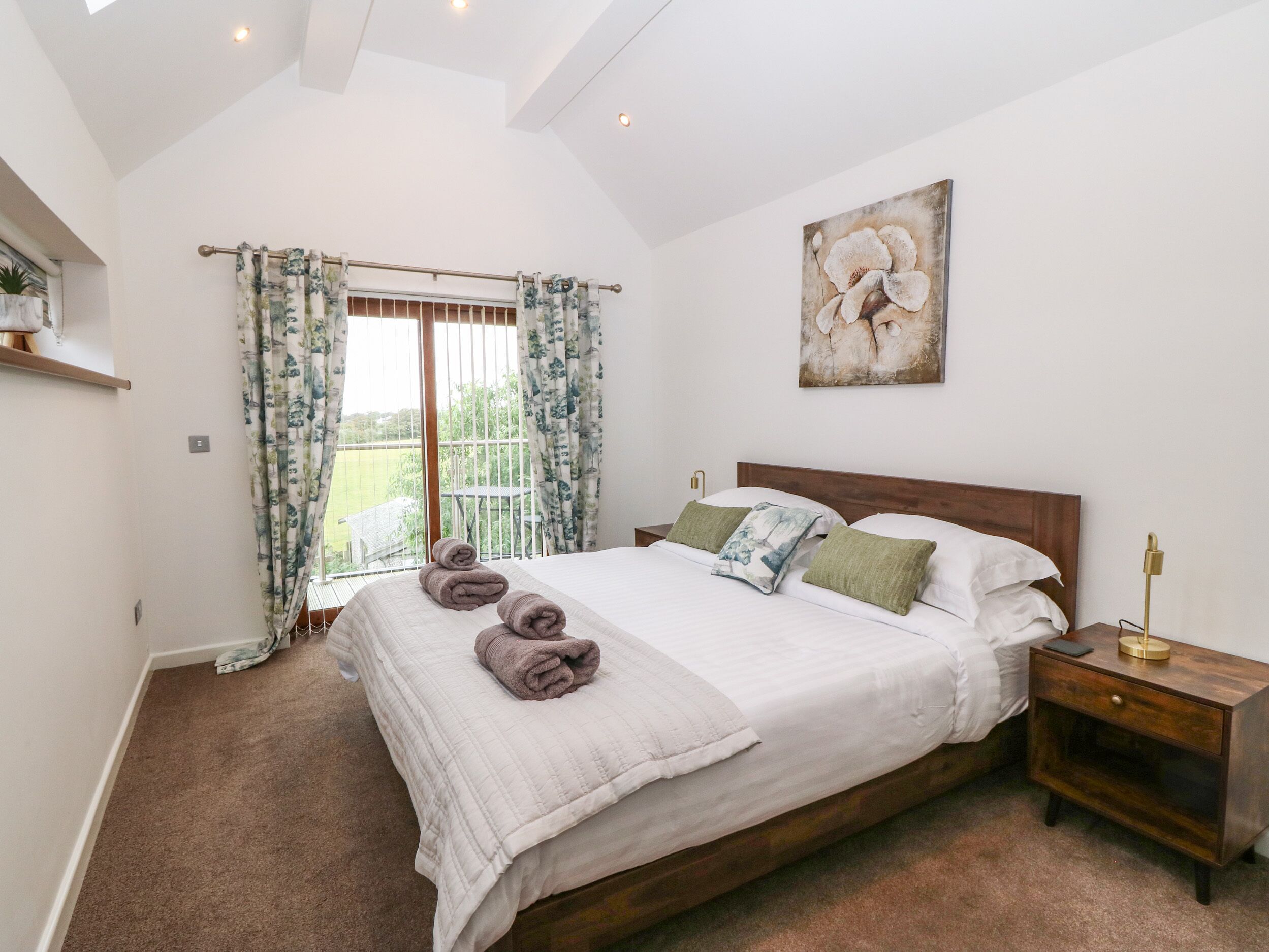 3 quartos, com decoração personalizada, com mobília individualizada 