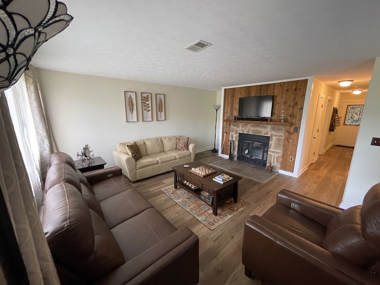 2 Bedroom Condo - Snow Tubing, Ski! - Virginia