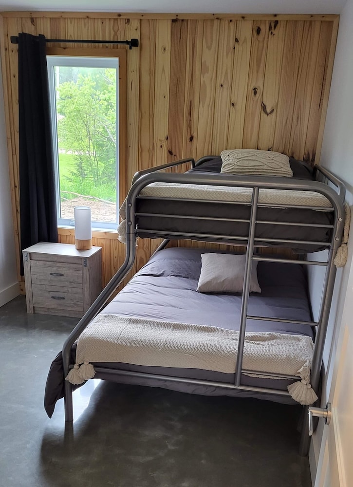 Chalet On The Edge Of Lac Des Commissaires - La Tuque