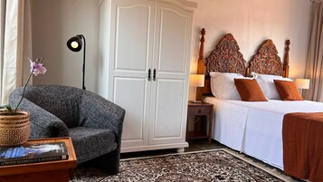 Bangalô romântico, 1 quarto, banheira de imersão, vista para o jardim | 1 quarto, roupas de cama de algodão egípcio, roupas de cama premium