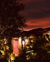 Bungalow Romântico, banheira de hidromassagem grande, vista para o jardim | Terraço/pátio interior