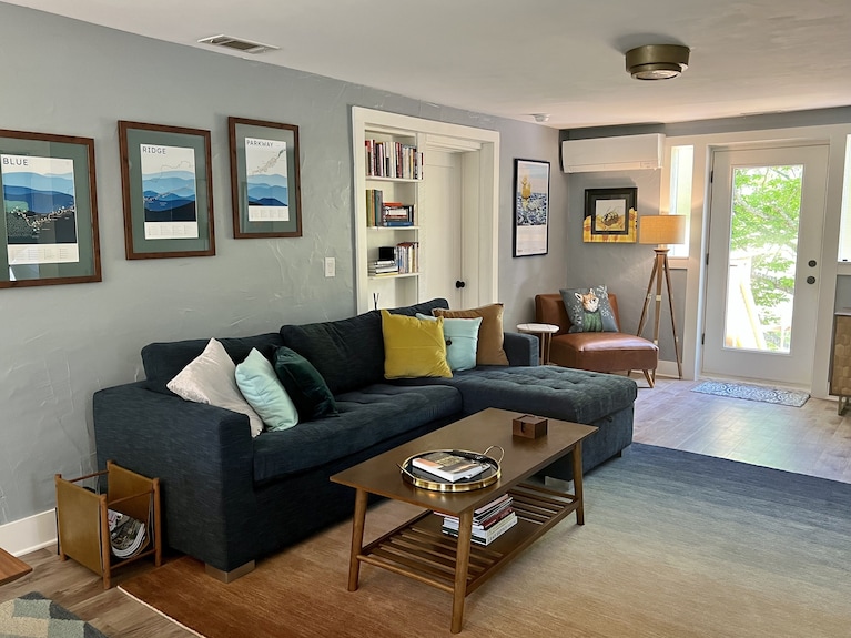 Creekside Cottage W/ Hot Tub Near Asheville, Pet-friendly - Asheville