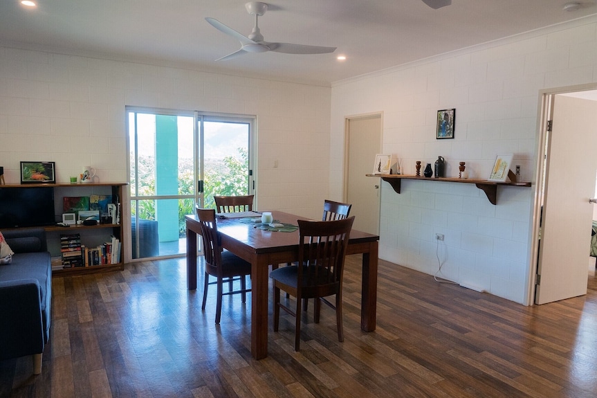 Special Offer! 10% Off April Bookings - Flametrees - 데인트리