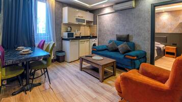 Frigobar, micro-ondas (mediante solicitação)