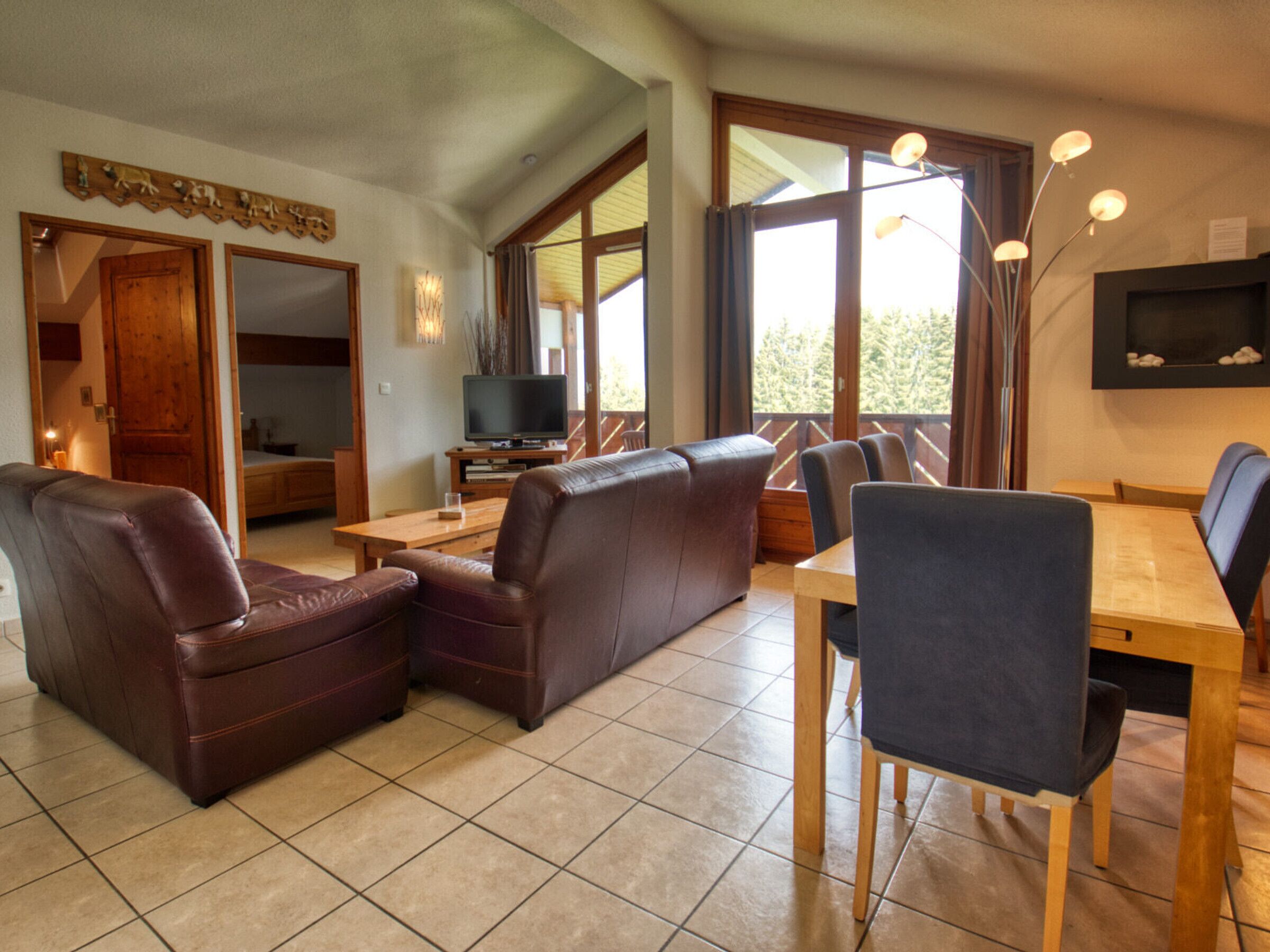 Spacious Ski-in/ski-out Apartment Near Children's Area - Sleeps 8 - Morillon