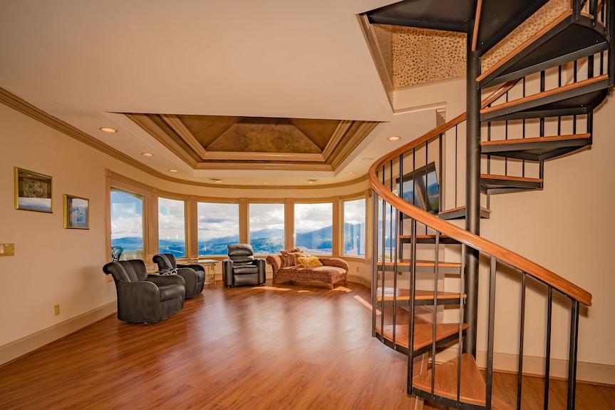 Barbie's Destiny Chalet: Mtn Views, Gatlinburg, Hot Tub, Wi-fi, Near Attractions - Gatlinburg, TN