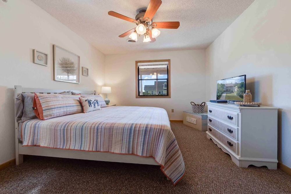 Summer Savings - Soundside Home W/ Cmty Pool + Tennis/pickleball, Beach Nearby - Outer Banks, NC