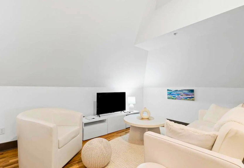 The Cloud Studio: Prime Downtown Location - Chattanooga, TN