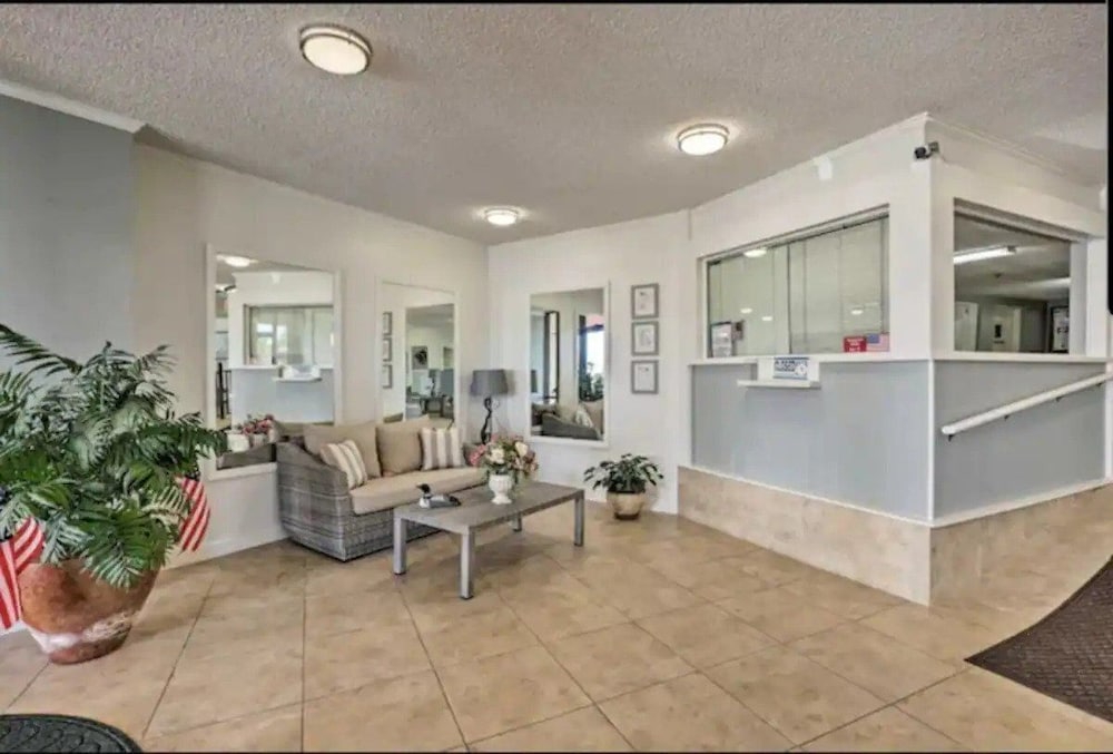 Oceanfront, 2 Bed Condo. Pool. Amazing Views From All Rooms Of Ocean And Beach - Flagler Beach, FL