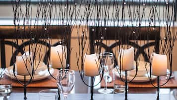 Condo | Opções para refeição no quarto