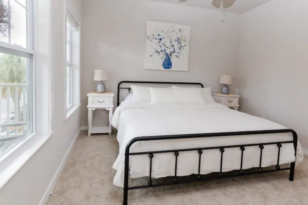 Stylish Downtown Home: Steps Away From All Downtown Hotspots - Florida
