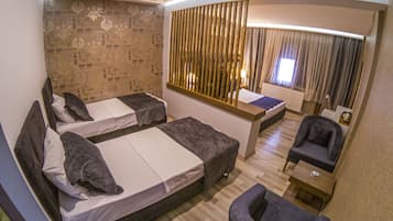 Quarto casal ou duplo família, várias camas | Roupas de cama de algodão egípcio, roupas de cama premium, frigobar
