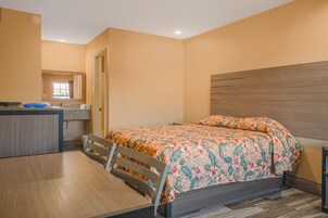 Quarto, 1 cama Queen, para não fumantes | Wi-Fi de cortesia, roupa de cama