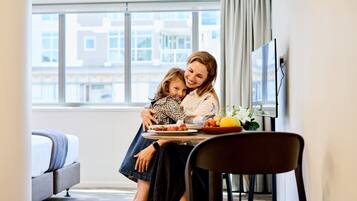 Roupa de alta qualidade, camas de colchão pillowtop, cofre no quarto