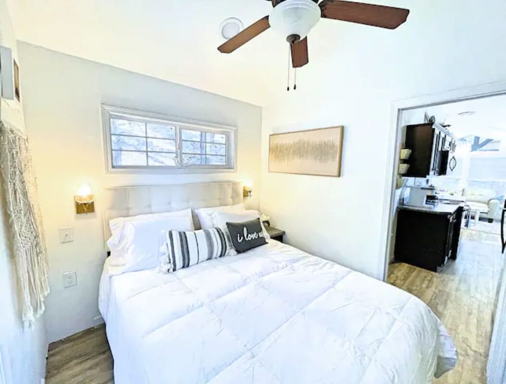 Boutique Tiny Home! Hot Tub Near Pikes Peak - Woodland Park, CO