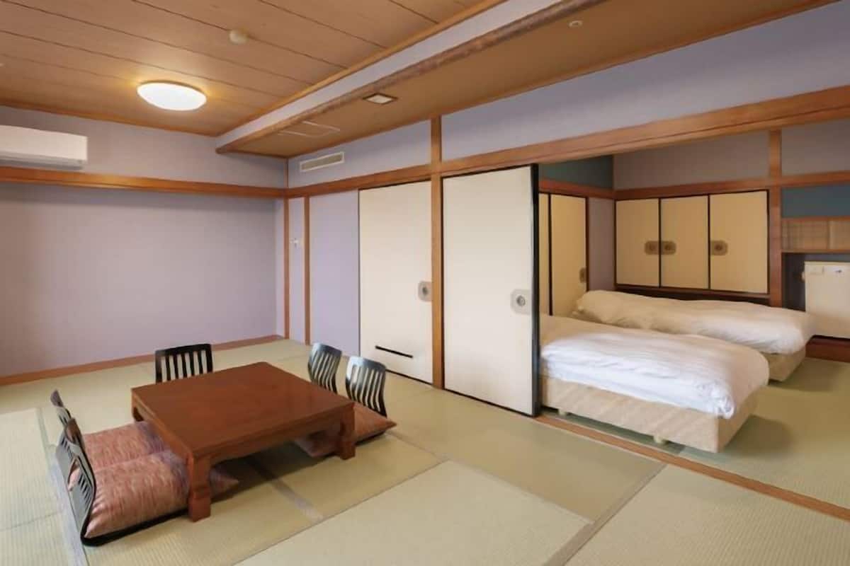 Cofres nos quartos, roupa de cama