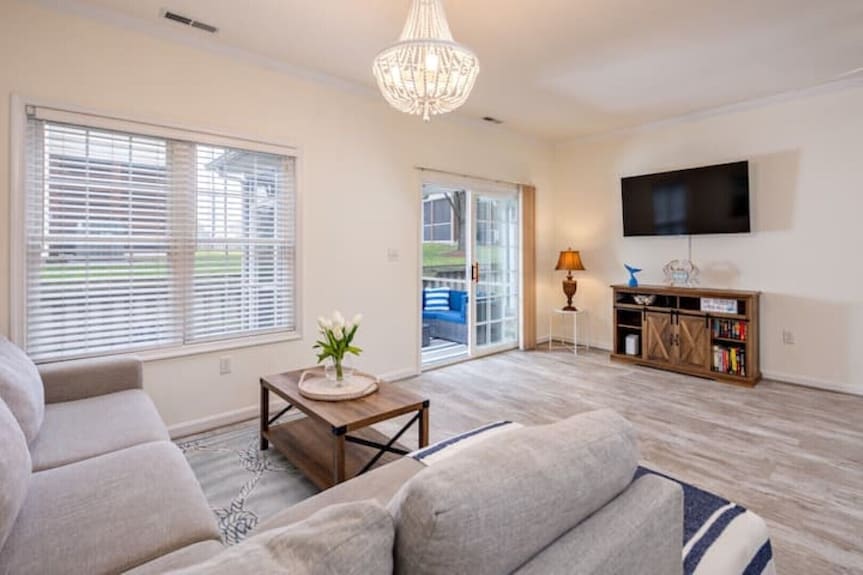 Large Townhouse 2 Miles From Beach - Rehoboth Beach, DE