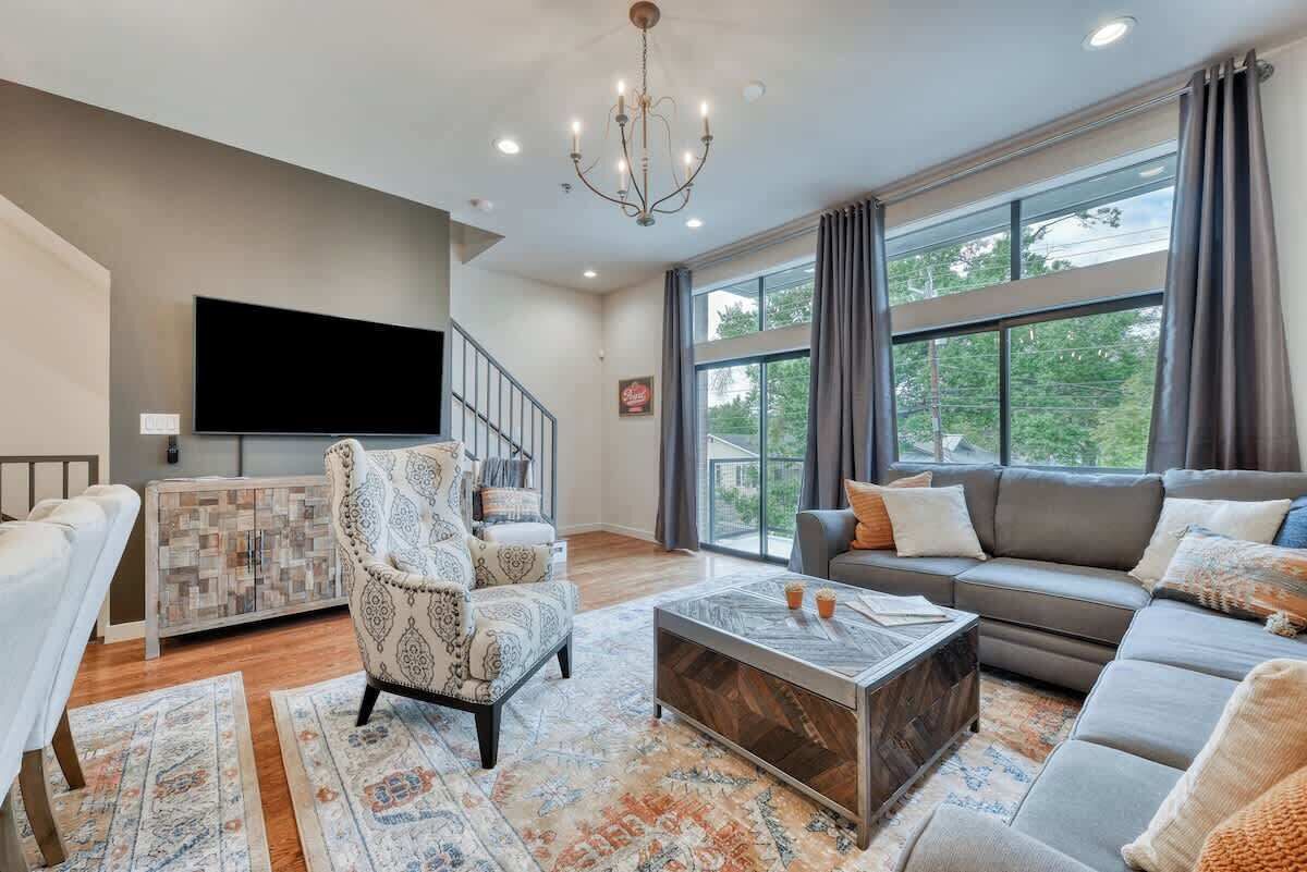 Steps To Pearl - Two Townhomes - Sleeps 22 - San Antonio, TX