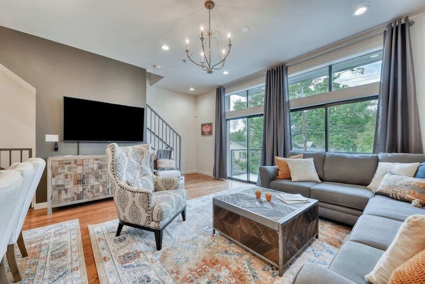 Steps To Pearl - Two Townhomes - Sleeps 22 - San Antonio, TX